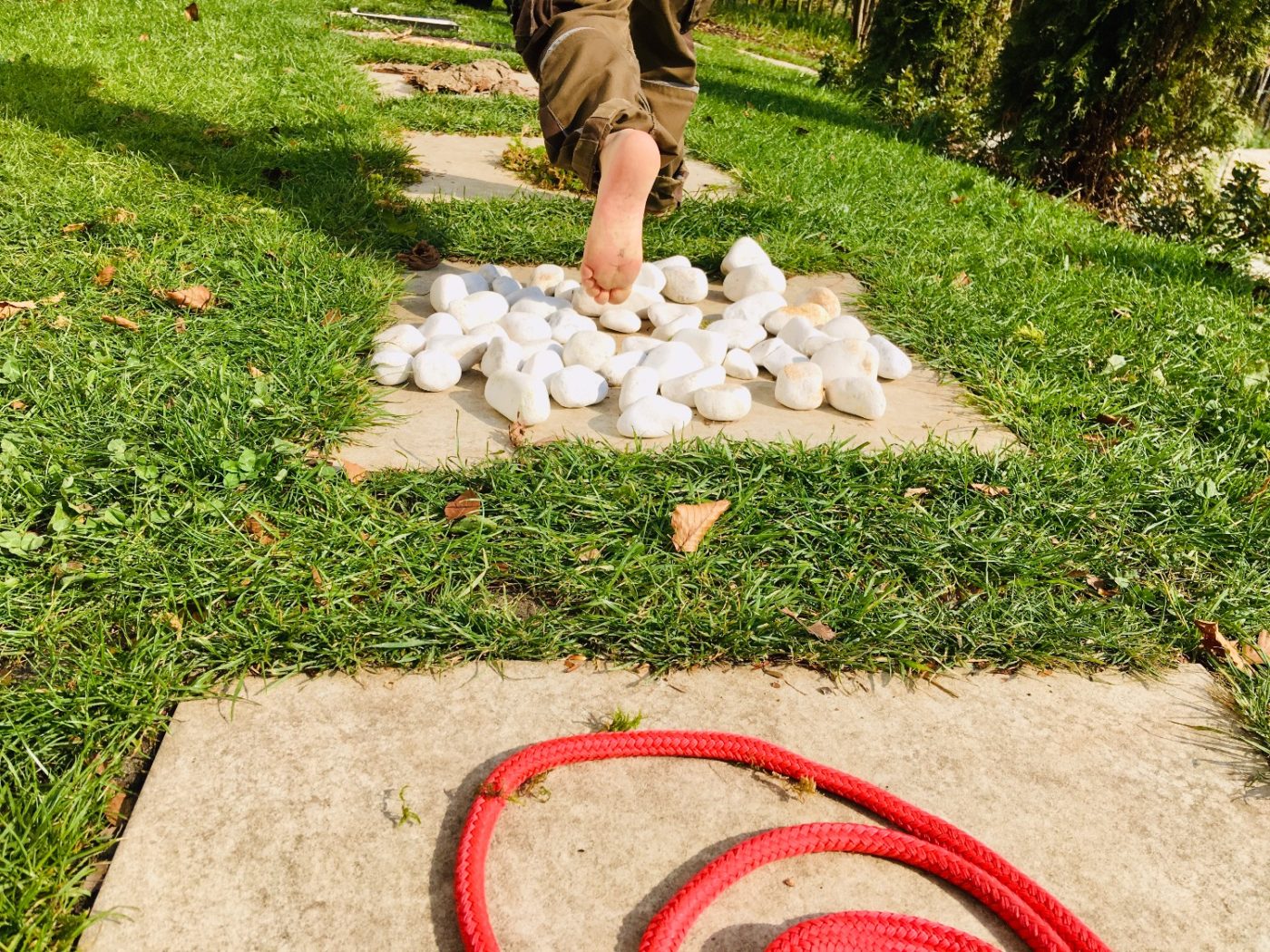 Barfuß-Pfad | Schritt-für-Schritt Anleitung für Kinder